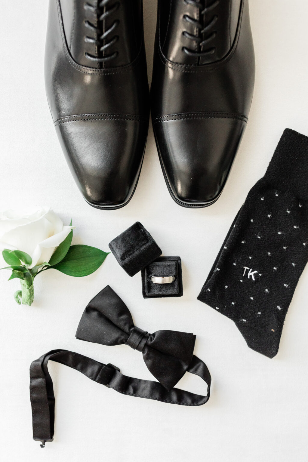 Wedding Day Flatlay Details Checklist & Examples | jessicaruxtonphotography.com